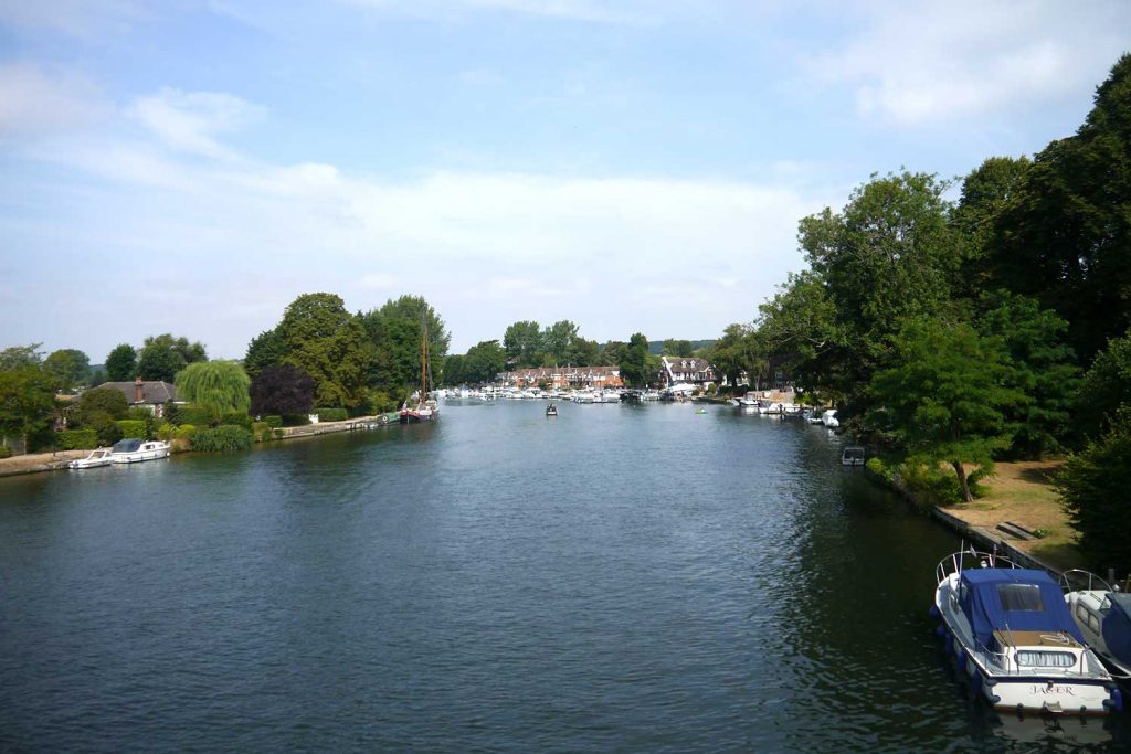Walking the Thames Path from Henley-on-Thames to Windsor